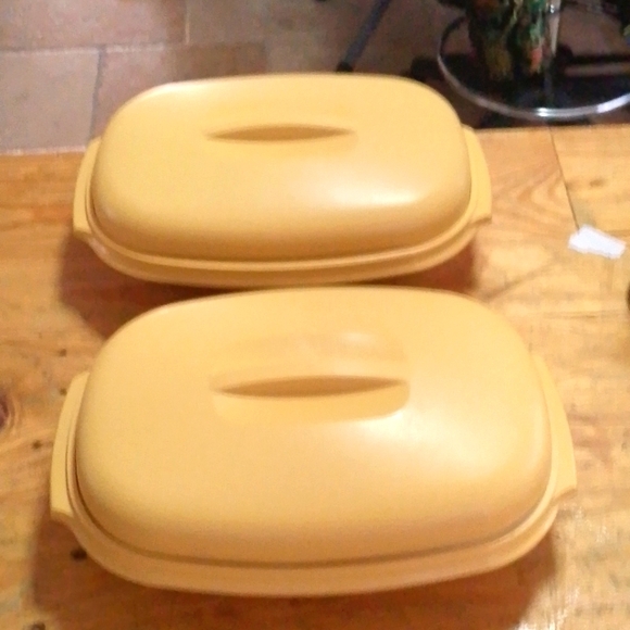 Tupperware | Kitchen | Pair Of Tupperware Harvest Gold Microwaveable ...